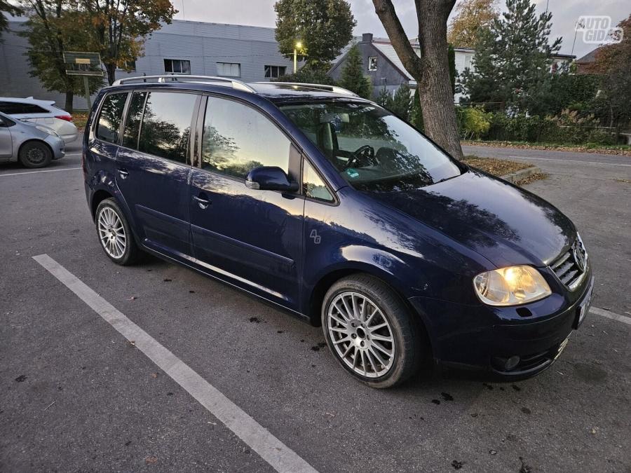 Volkswagen Touran 2004 in Kaunas, with an engine capacity of 1.90 L and mileage of 371 thousand km for 1500 €, photo 3 on AUTOMOTO.COM.LV