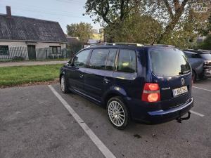Volkswagen Touran 2004 in Kaunas, with an engine capacity of 1.90 L and mileage of 371 thousand km for 1500 €, photo 4 on AUTOMOTO.COM.LV
