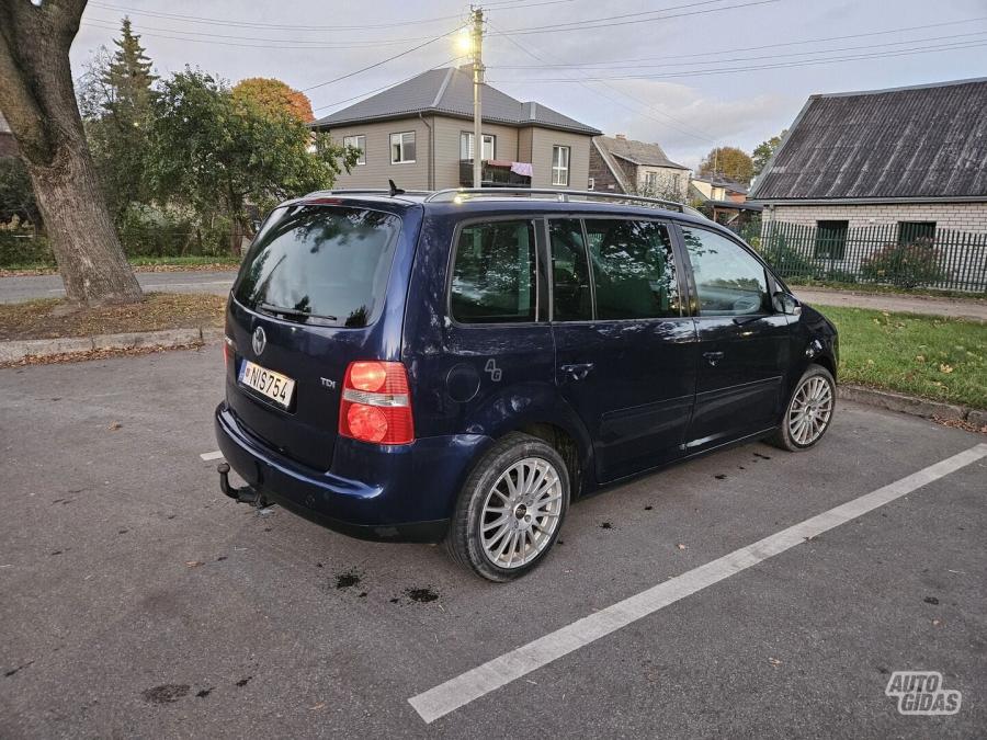 Volkswagen Touran 2004 in Kaunas, with an engine capacity of 1.90 L and mileage of 371 thousand km for 1500 €, photo 5 on AUTOMOTO.COM.LV