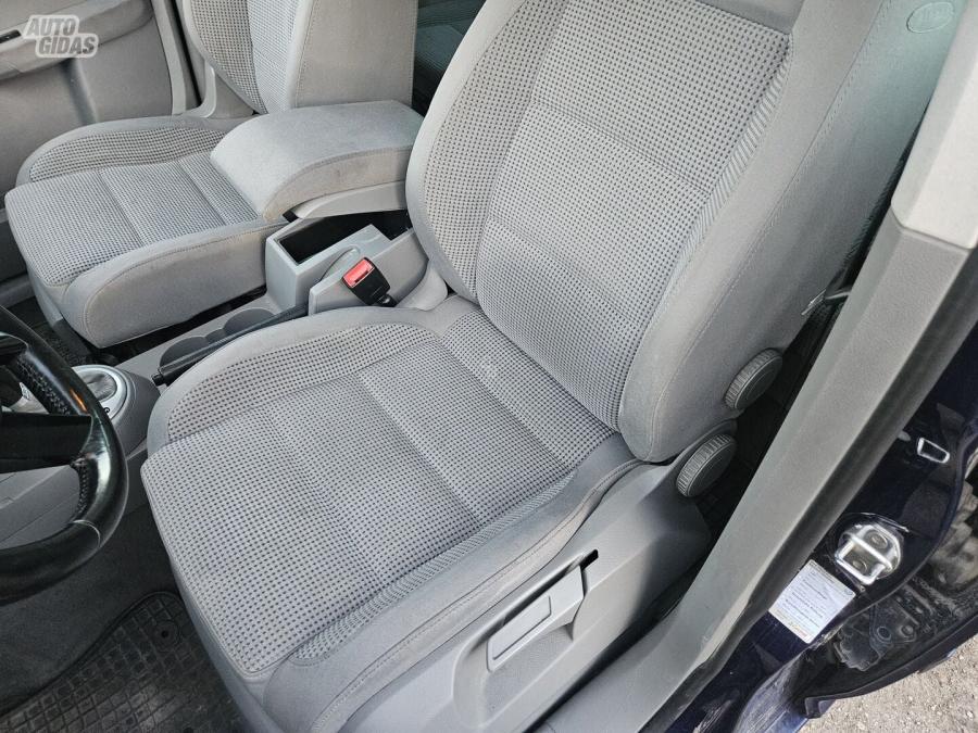 Volkswagen Touran 2004 in Kaunas, with an engine capacity of 1.90 L and mileage of 371 thousand km for 1500 €, photo 8 on AUTOMOTO.COM.LV