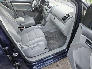 Volkswagen Touran 2004 in Kaunas, with an engine capacity of 1.90 L and mileage of 371 thousand km for 1500 €, photo 10 on AUTOMOTO.COM.LV