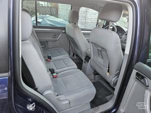Volkswagen Touran 2004 in Kaunas, with an engine capacity of 1.90 L and mileage of 371 thousand km for 1500 €, photo 11 on AUTOMOTO.COM.LV