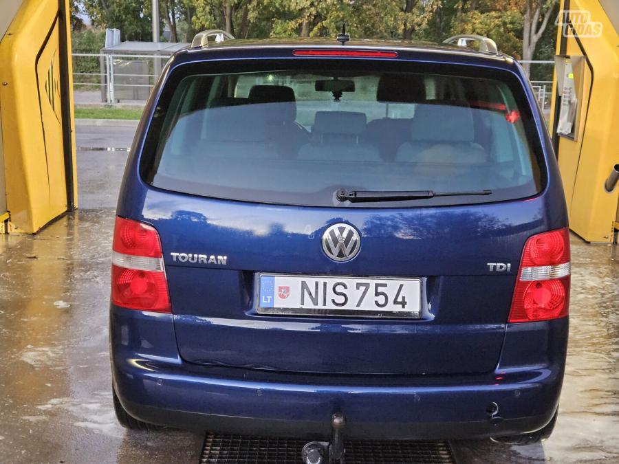 Volkswagen Touran 2004 in Kaunas, with an engine capacity of 1.90 L and mileage of 371 thousand km for 1500 €, photo 23 on AUTOMOTO.COM.LV