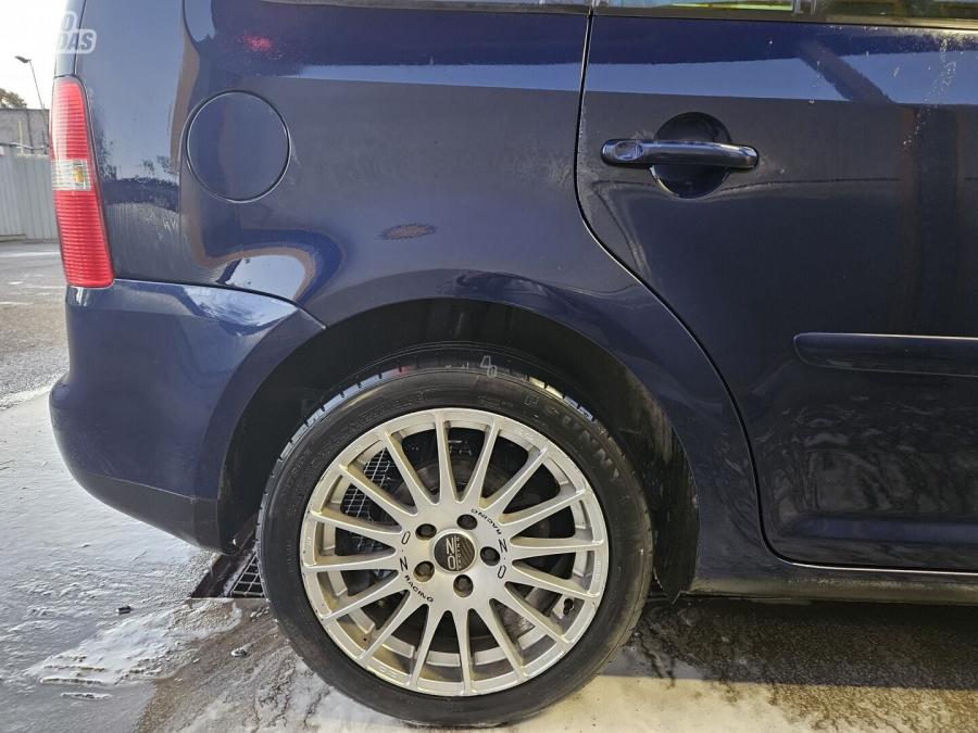 Volkswagen Touran 2004 in Kaunas, with an engine capacity of 1.90 L and mileage of 371 thousand km for 1500 €, photo 26 on AUTOMOTO.COM.LV