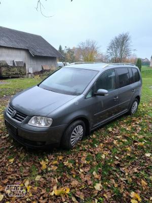 Volkswagen Touran 2004 Viļņa, ar dzinēja tilpumu 2.00 L un nobraukumu 299 tūkst. km par 950 €, foto  vietnē AUTOMOTO.COM.LV
