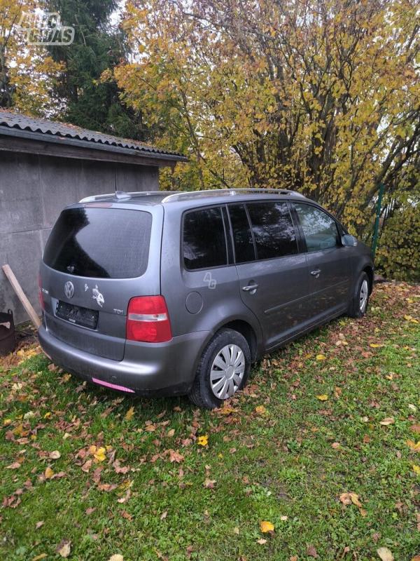 Volkswagen Touran 2004 Viļņa, ar dzinēja tilpumu 2.00 L un nobraukumu 299 tūkst. km par 950 €, foto 4 vietnē AUTOMOTO.COM.LV