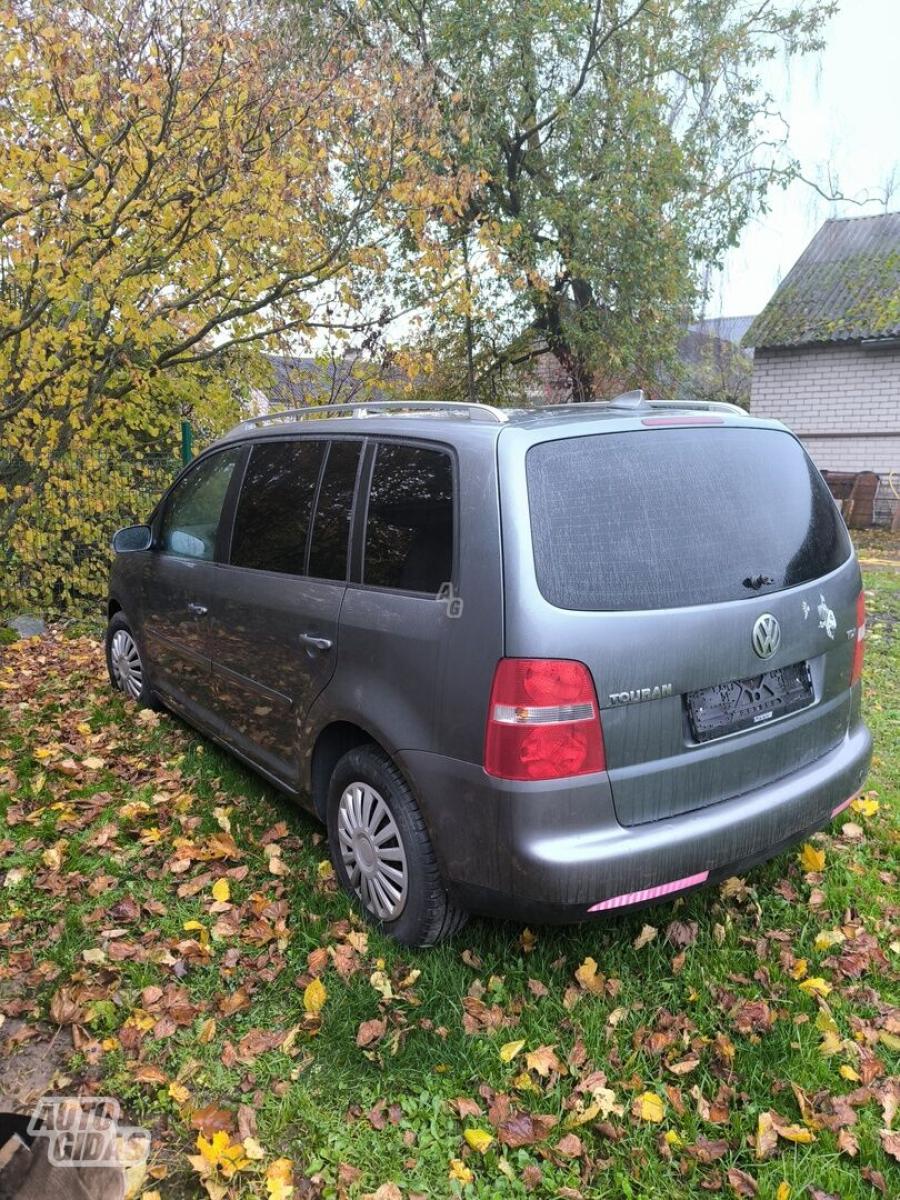 Volkswagen Touran 2004 Viļņa, ar dzinēja tilpumu 2.00 L un nobraukumu 299 tūkst. km par 950 €, foto 5 vietnē AUTOMOTO.COM.LV