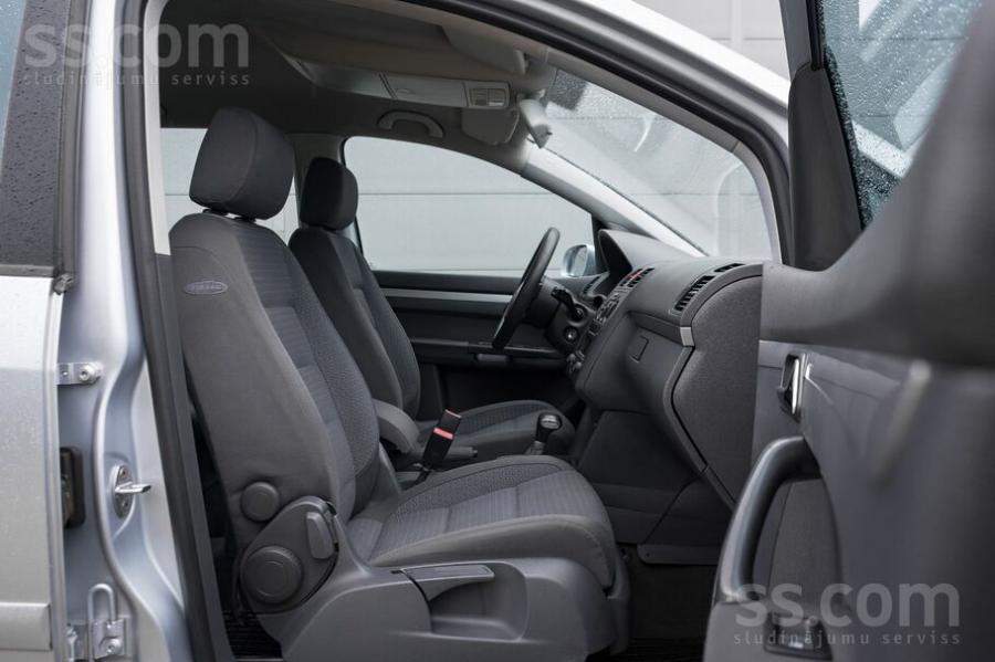 Volkswagen Touran 2005 in Riga, with an engine capacity of 2.00 L and mileage of 0 thousand km for 2852 €, photo 9 on AUTOMOTO.COM.LV