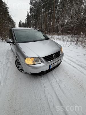 Volkswagen Touran 2005 Rīga, ar dzinēja tilpumu 1.90 L un nobraukumu 350 tūkst. km par 1800 €, foto  vietnē AUTOMOTO.COM.LV