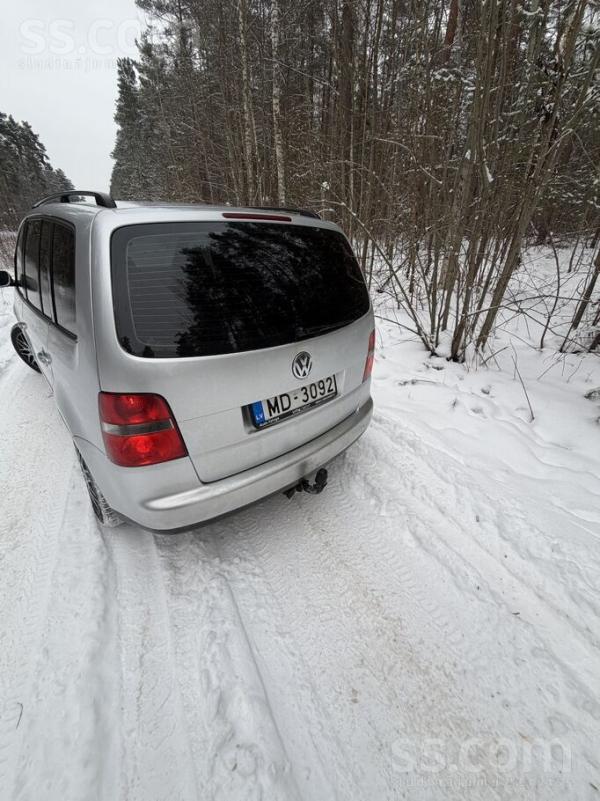 Volkswagen Touran 2005 in Riga, with an engine capacity of 1.90 L and mileage of 350 thousand km for 1800 €, photo 4 on AUTOMOTO.COM.LV