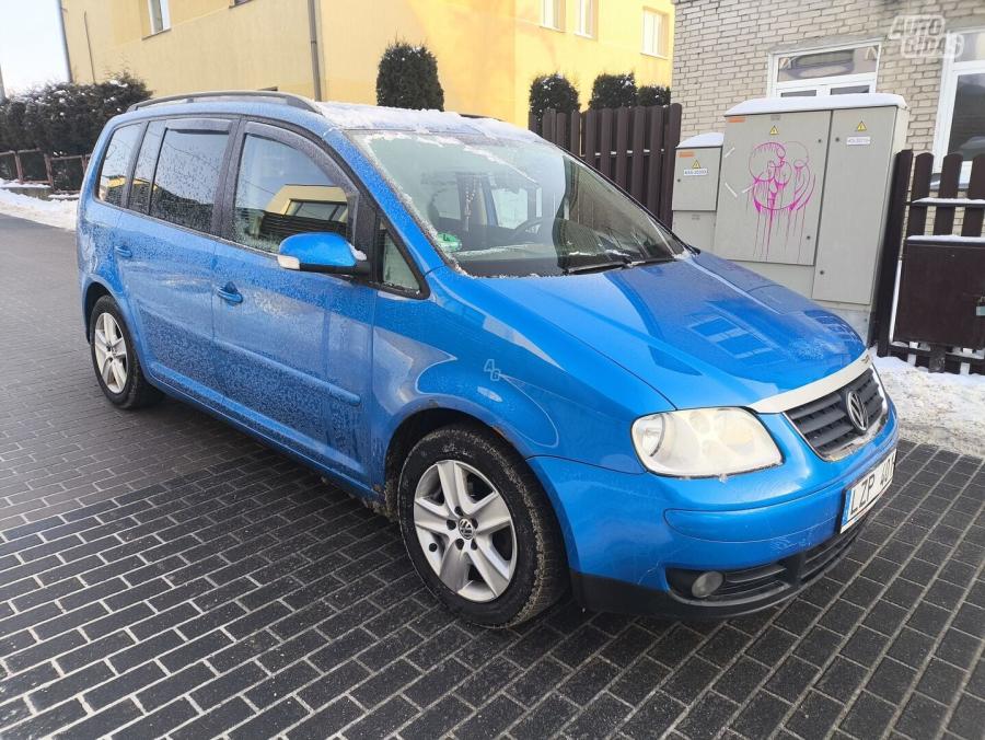Volkswagen Touran 2005 in Vilnius, with an engine capacity of 2.00 L and mileage of 330 thousand km for 990 €, photo 1 on AUTOMOTO.COM.LV