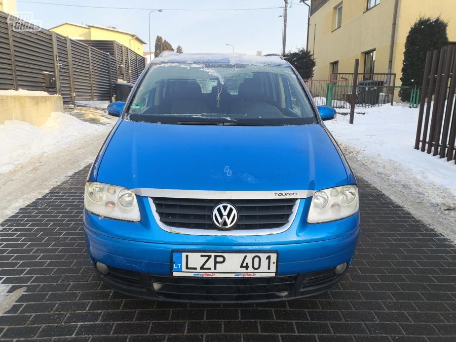 Volkswagen Touran 2005 in Vilnius, with an engine capacity of 2.00 L and mileage of 330 thousand km for 990 €, photo 3 on AUTOMOTO.COM.LV