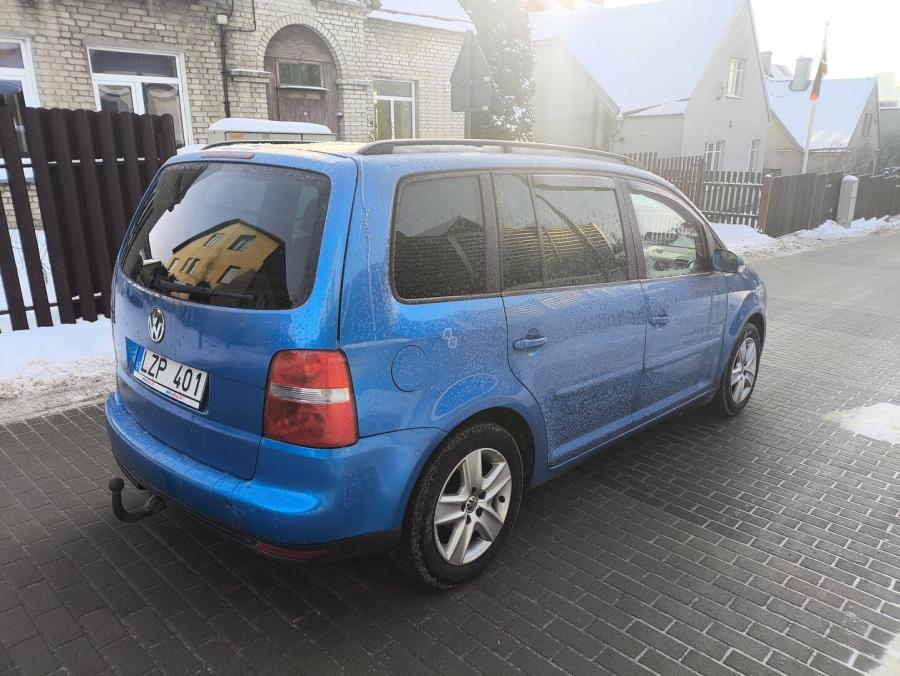 Volkswagen Touran 2005 in Vilnius, with an engine capacity of 2.00 L and mileage of 330 thousand km for 990 €, photo 5 on AUTOMOTO.COM.LV