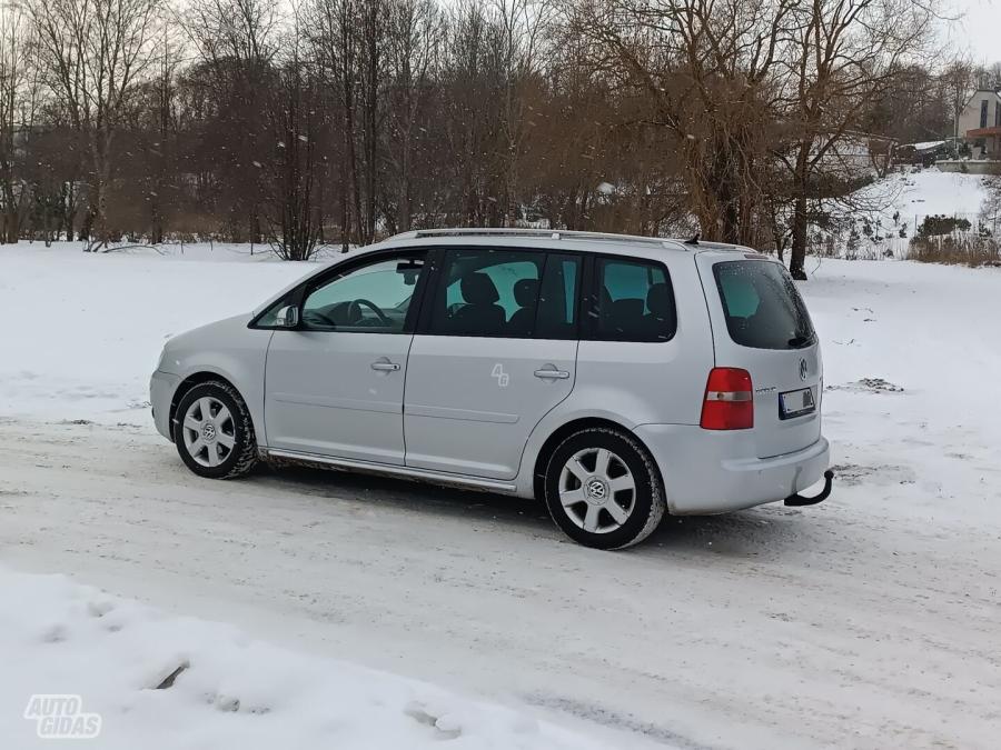 Volkswagen Touran 2005 Šauļi, ar dzinēja tilpumu 2.00 L un nobraukumu 330 tūkst. km par 2250 €, foto 2 vietnē AUTOMOTO.COM.LV