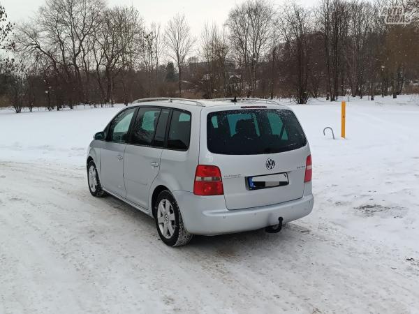 Volkswagen Touran 2005 in Siauliai, with an engine capacity of 2.00 L and mileage of 330 thousand km for 2250 €, photo 3 on AUTOMOTO.COM.LV