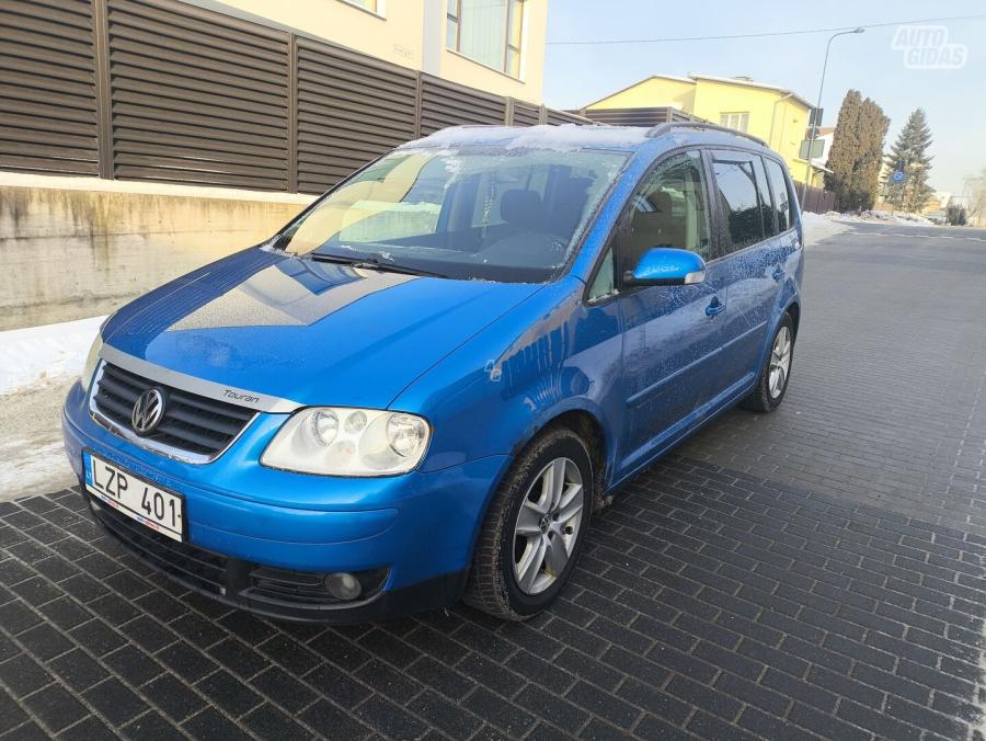 Volkswagen Touran 2005 in Vilnius, with an engine capacity of 2.00 L and mileage of 330 thousand km for 950 €, photo 1 on AUTOMOTO.COM.LV