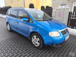 Volkswagen Touran 2005 in Vilnius, with an engine capacity of 2.00 L and mileage of 330 thousand km for 950 €, photo 3 on AUTOMOTO.COM.LV