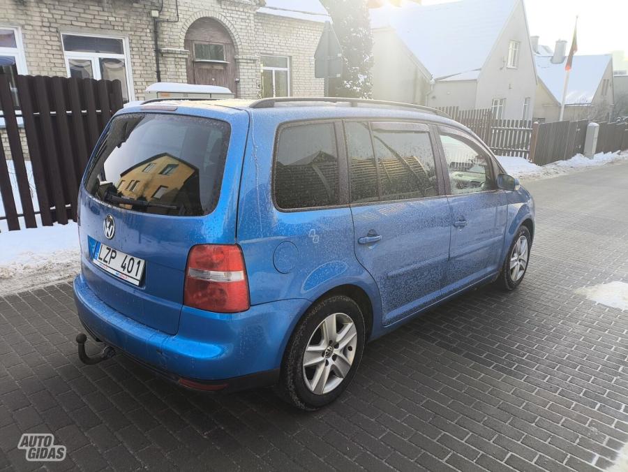 Volkswagen Touran 2005 in Vilnius, with an engine capacity of 2.00 L and mileage of 330 thousand km for 950 €, photo 5 on AUTOMOTO.COM.LV