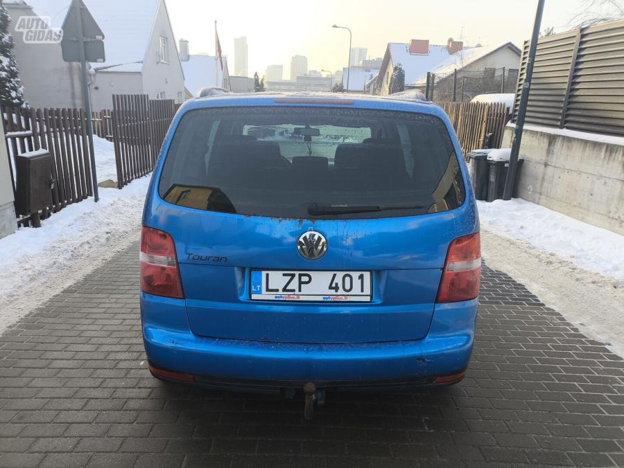 Volkswagen Touran 2005 in Vilnius, with an engine capacity of 2.00 L and mileage of 330 thousand km for 950 €, photo 6 on AUTOMOTO.COM.LV