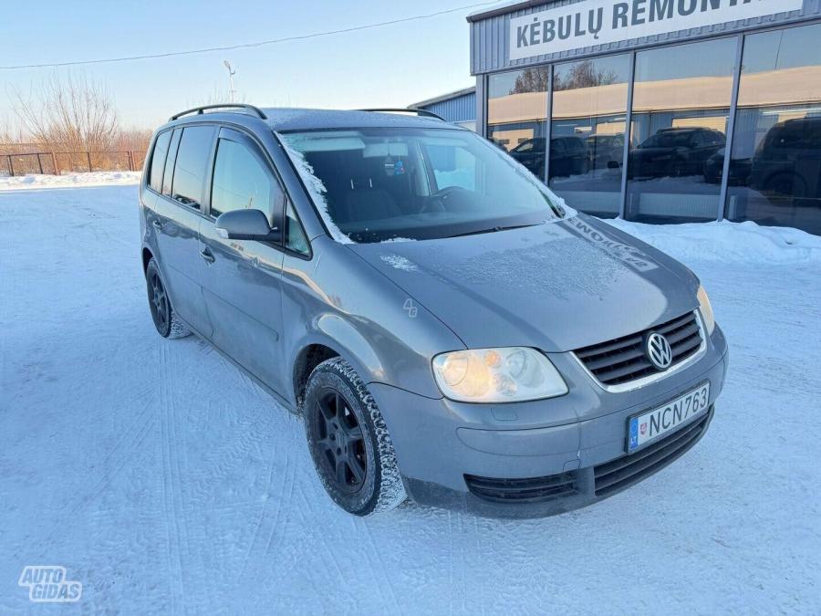 Volkswagen Touran 2005 in Vilnius, with an engine capacity of 2.00 L and mileage of 331 thousand km for 950 €, photo 1 on AUTOMOTO.COM.LV