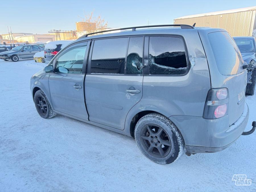 Volkswagen Touran 2005 in Vilnius, with an engine capacity of 2.00 L and mileage of 331 thousand km for 950 €, photo 5 on AUTOMOTO.COM.LV