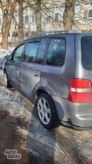 Volkswagen Touran 2005 in Panevezys, with an engine capacity of 2.00 L and mileage of 350 thousand km for 850 €, photo 5 on AUTOMOTO.COM.LV