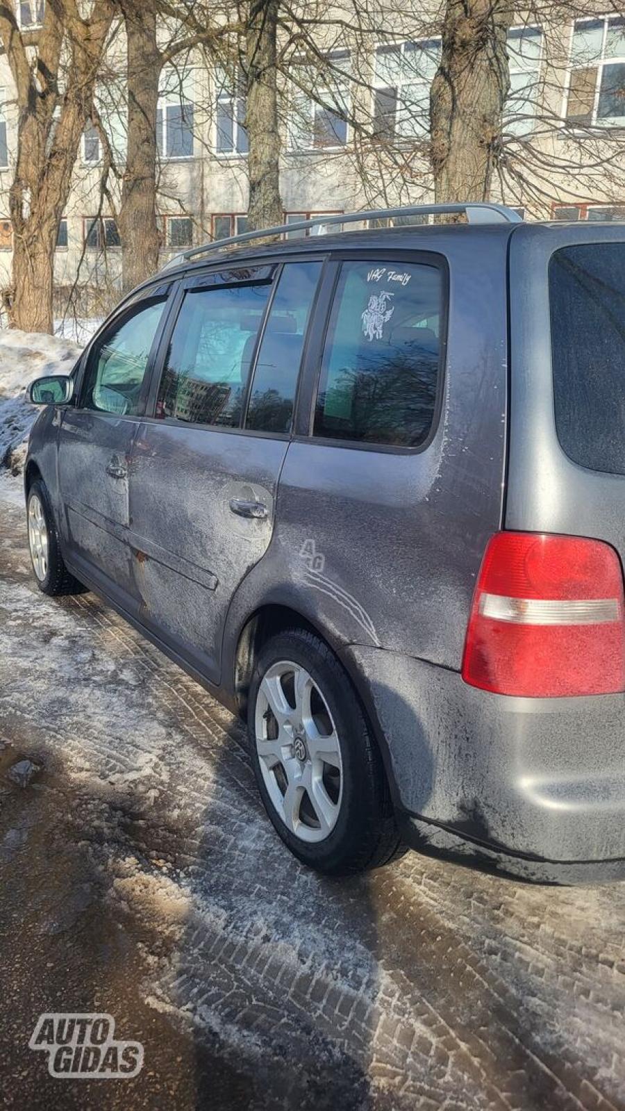 Volkswagen Touran 2005 in Panevezys, with an engine capacity of 2.00 L and mileage of 350 thousand km for 850 €, photo 5 on AUTOMOTO.COM.LV
