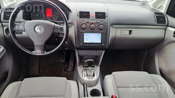 Volkswagen Touran 2005 Rīga, ar dzinēja tilpumu 2.00 L un nobraukumu 236 tūkst. km par 2900 €, foto 2 vietnē AUTOMOTO.COM.LV