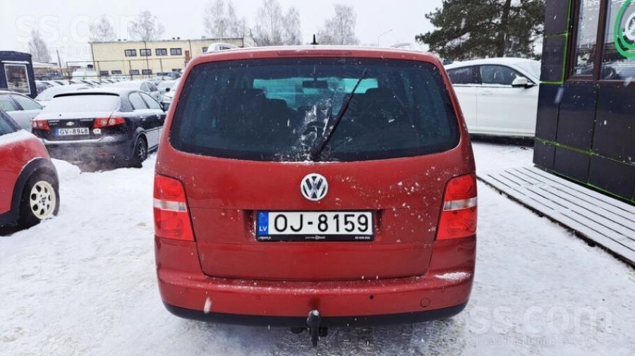 Volkswagen Touran 2005 in Riga, with an engine capacity of 2.00 L and mileage of 236 thousand km for 2900 €, photo 3 on AUTOMOTO.COM.LV