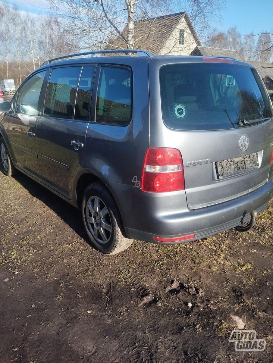 Volkswagen Touran 2005 in Kaisiadorys, with an engine capacity of 1.90 L and mileage of 290 thousand km for 2200 €, photo 3 on AUTOMOTO.COM.LV
