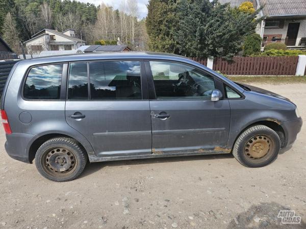 Volkswagen Touran 2005 Prienai, ar dzinēja tilpumu 1.60 L un nobraukumu 209 tūkst. km par 650 €, foto 5 vietnē AUTOMOTO.COM.LV