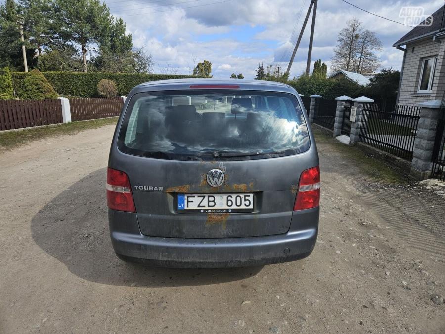 Volkswagen Touran 2005 Prienai, ar dzinēja tilpumu 1.60 L un nobraukumu 209 tūkst. km par 650 €, foto 8 vietnē AUTOMOTO.COM.LV