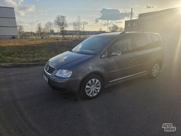 Volkswagen Touran 2005 in Jonava, with an engine capacity of 2.00 L and mileage of 270 thousand km for 1700 €, photo 2 on AUTOMOTO.COM.LV