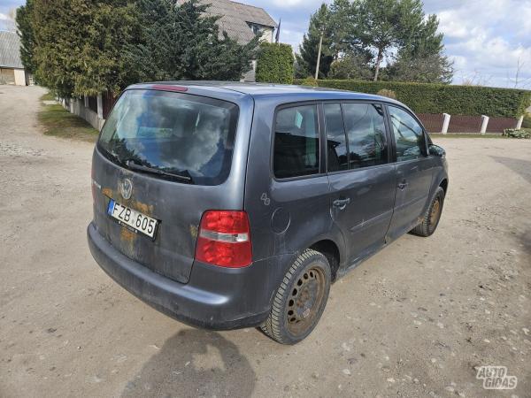 Volkswagen Touran 2005 in Prienai, with an engine capacity of 1.60 L and mileage of 204 thousand km for 600 €, photo 7 on AUTOMOTO.COM.LV