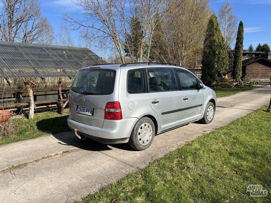 Volkswagen Touran 2005 Viļņa, ar dzinēja tilpumu 1.60 L un nobraukumu 360 tūkst. km par 800 €, foto 4 vietnē AUTOMOTO.COM.LV