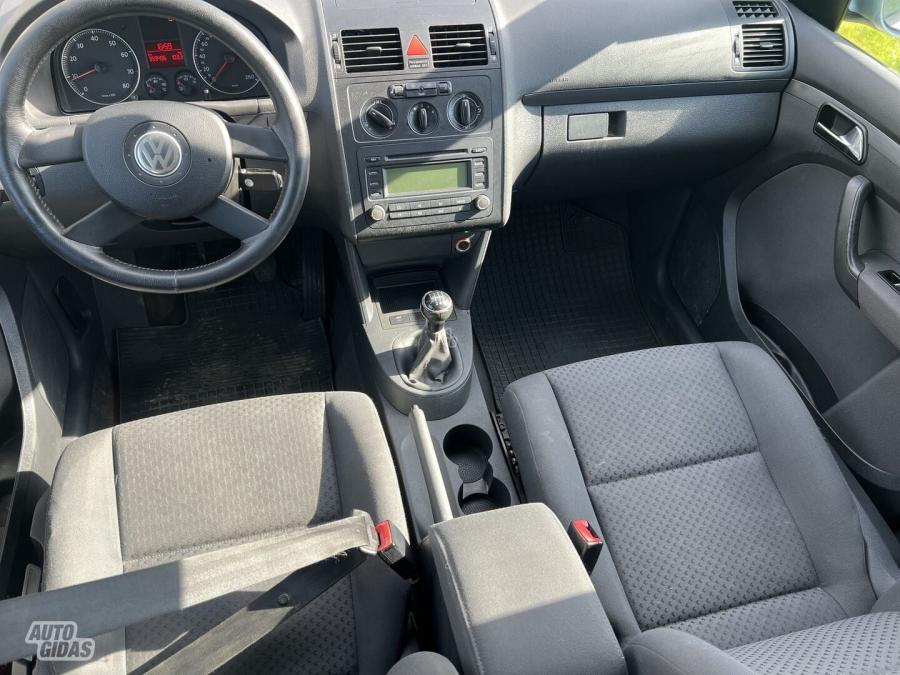 Volkswagen Touran 2005 Viļņa, ar dzinēja tilpumu 1.60 L un nobraukumu 360 tūkst. km par 800 €, foto 6 vietnē AUTOMOTO.COM.LV