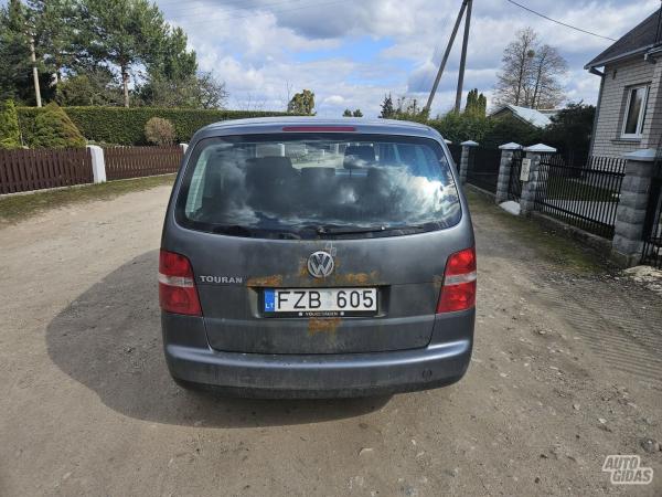 Volkswagen Touran 2005 Prienai, ar dzinēja tilpumu 1.60 L un nobraukumu 204 tūkst. km par 550 €, foto 4 vietnē AUTOMOTO.COM.LV