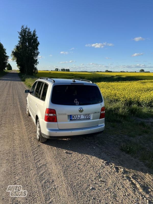 Volkswagen Touran 2005 Šakiai, ar dzinēja tilpumu 2.00 L un nobraukumu 250 tūkst. km par 1300 €, foto 4 vietnē AUTOMOTO.COM.LV