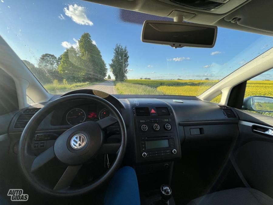Volkswagen Touran 2005 in Sakiai, with an engine capacity of 2.00 L and mileage of 250 thousand km for 1300 €, photo 6 on AUTOMOTO.COM.LV
