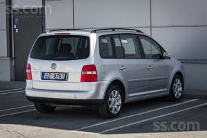 Volkswagen Touran 2005 Rīga, ar dzinēja tilpumu 2.00 L un nobraukumu 0 tūkst. km par 1950 €, foto 5 vietnē AUTOMOTO.COM.LV