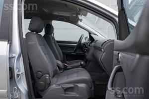 Volkswagen Touran 2005 Rīga, ar dzinēja tilpumu 2.00 L un nobraukumu 0 tūkst. km par 1950 €, foto 9 vietnē AUTOMOTO.COM.LV