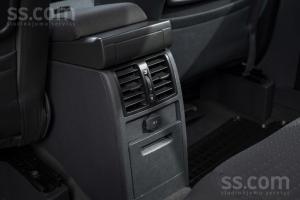 Volkswagen Touran 2005 Rīga, ar dzinēja tilpumu 2.00 L un nobraukumu 0 tūkst. km par 1950 €, foto 12 vietnē AUTOMOTO.COM.LV