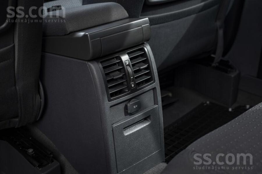 Volkswagen Touran 2005 Rīga, ar dzinēja tilpumu 2.00 L un nobraukumu 0 tūkst. km par 1950 €, foto 12 vietnē AUTOMOTO.COM.LV