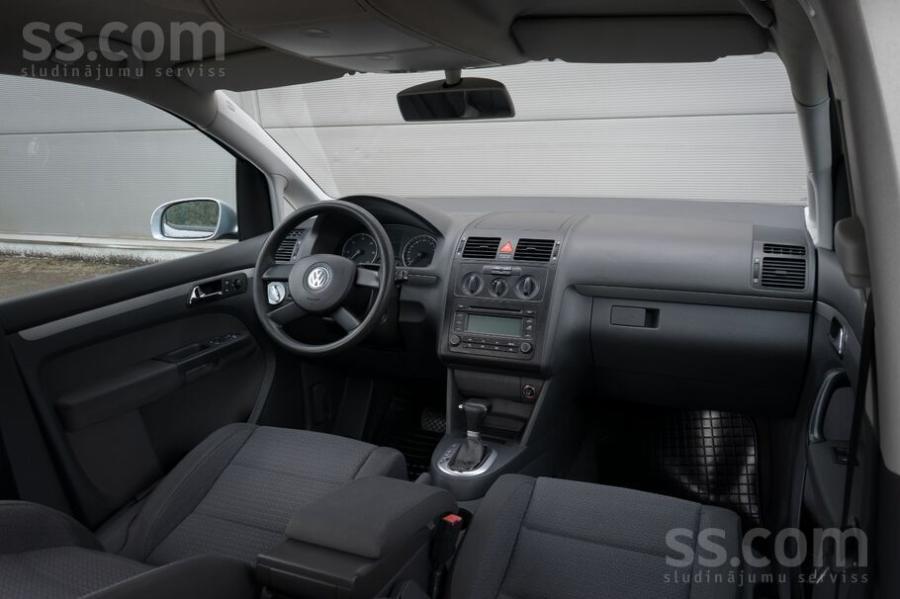 Volkswagen Touran 2005 Rīga, ar dzinēja tilpumu 2.00 L un nobraukumu 0 tūkst. km par 1950 €, foto 14 vietnē AUTOMOTO.COM.LV