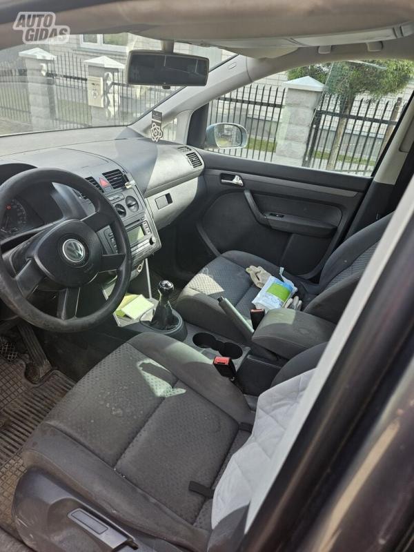 Volkswagen Touran 2005 Prienai, ar dzinēja tilpumu 1.60 L un nobraukumu 208 tūkst. km par 500 €, foto 7 vietnē AUTOMOTO.COM.LV