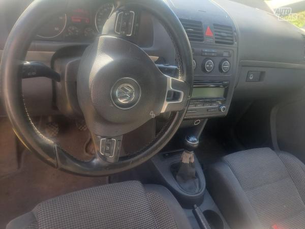 Volkswagen Touran 2005 in Akmene, with an engine capacity of 1.90 L and mileage of 300 thousand km for 600 €, photo 2 on AUTOMOTO.COM.LV