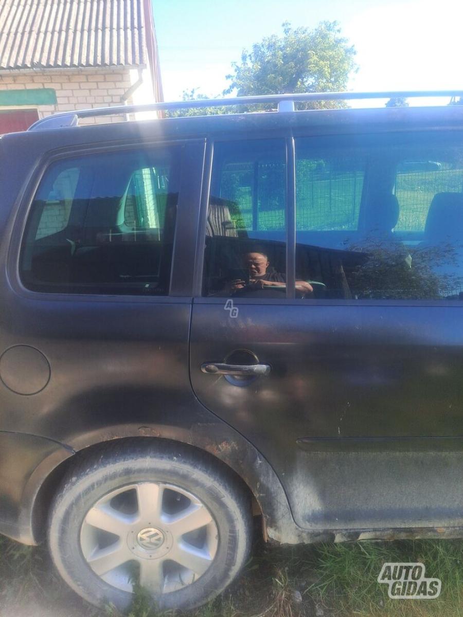 Volkswagen Touran 2005 in Akmene, with an engine capacity of 1.90 L and mileage of 300 thousand km for 600 €, photo 7 on AUTOMOTO.COM.LV