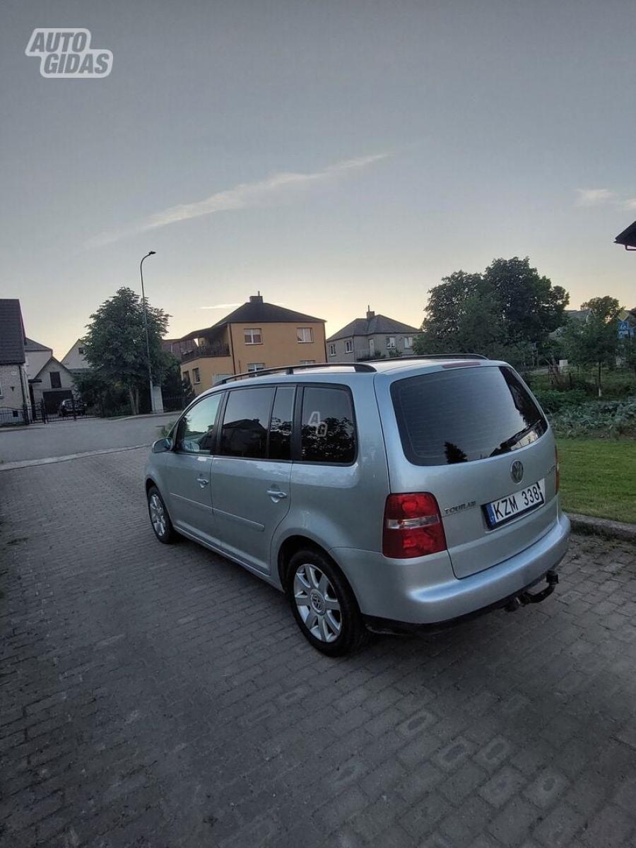 Volkswagen Touran 2005 in Telschi, with an engine capacity of 2.00 L and mileage of 300 thousand km for 1850 €, photo 6 on AUTOMOTO.COM.LV