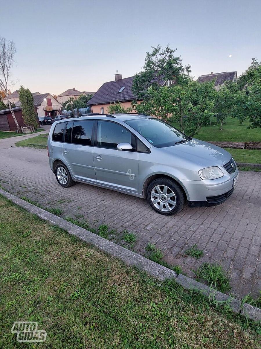 Volkswagen Touran 2005 in Telschi, with an engine capacity of 2.00 L and mileage of 300 thousand km for 1800 €, photo 1 on AUTOMOTO.COM.LV