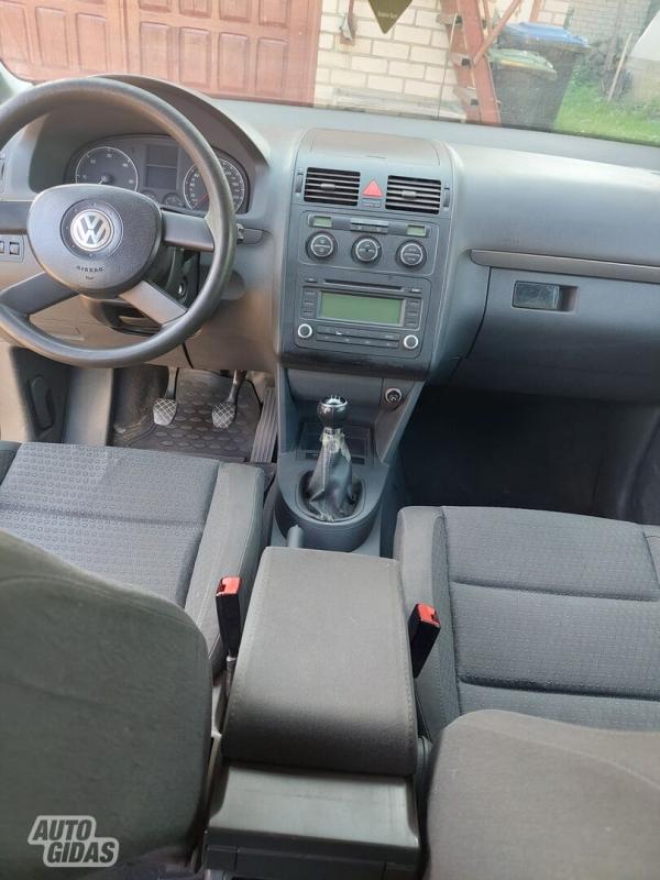 Volkswagen Touran 2005 Telšiai, ar dzinēja tilpumu 2.00 L un nobraukumu 300 tūkst. km par 1800 €, foto 8 vietnē AUTOMOTO.COM.LV